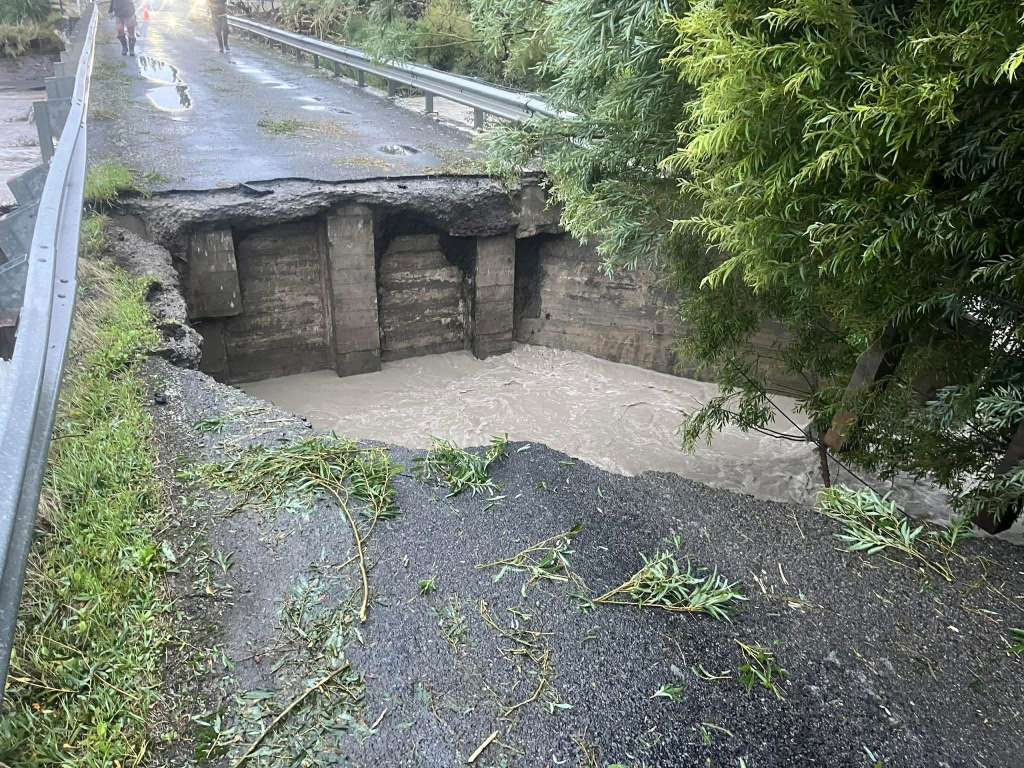 Section of Lake Ferry Road closed for urgent repairs - SWDC